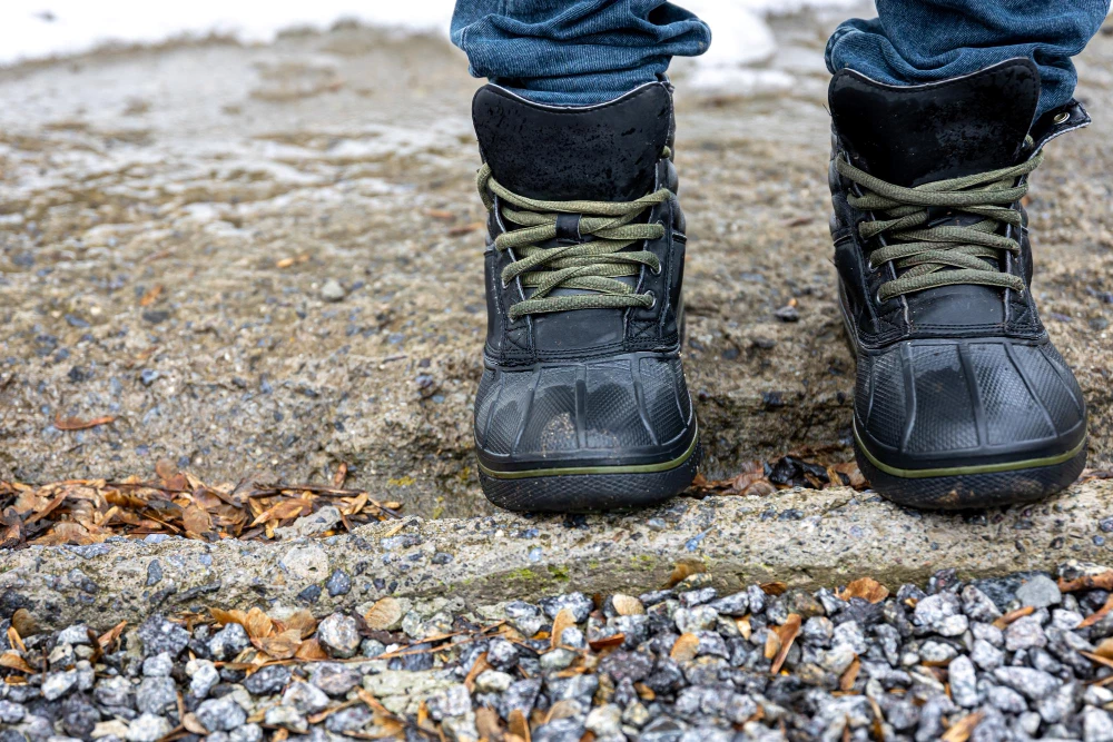 Tips Memilih Sepatu Safety untuk Industri Spesifik